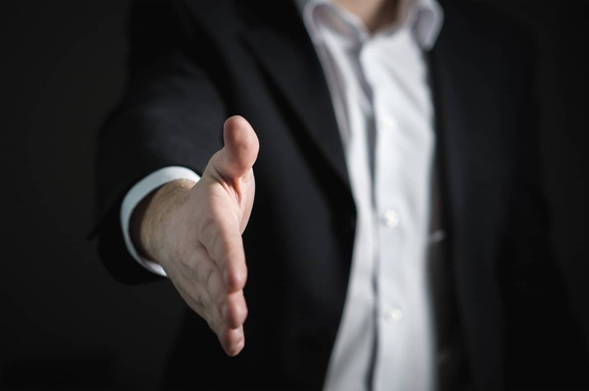 Right Business Contacts: Essential Networking Tips